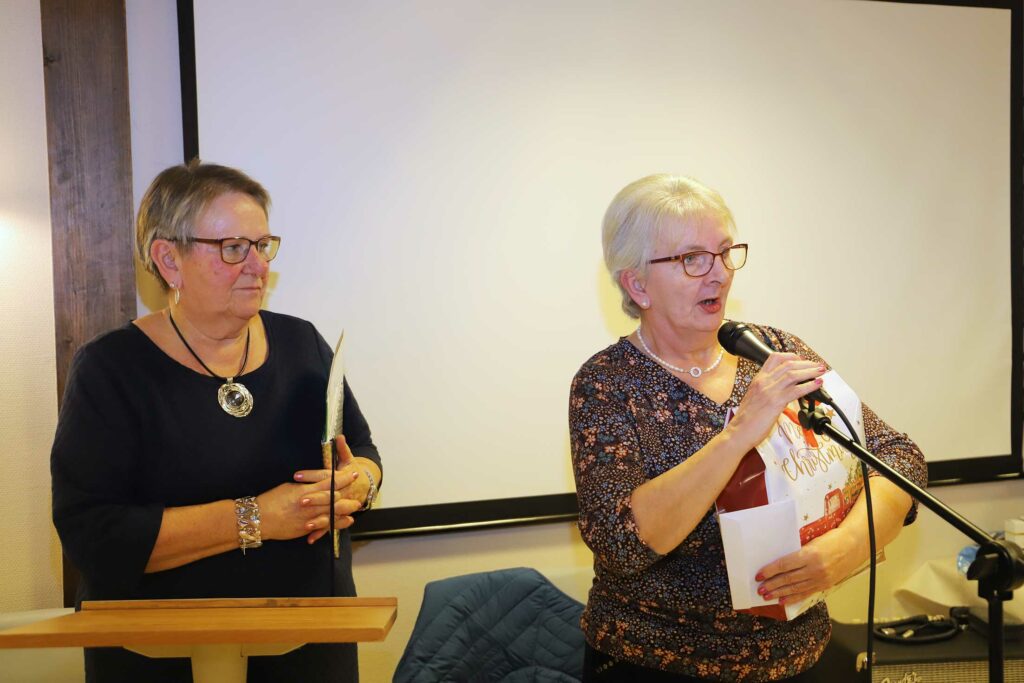 Eit ungt lag på 46 år tromma saman til feiande flott – og litt ...